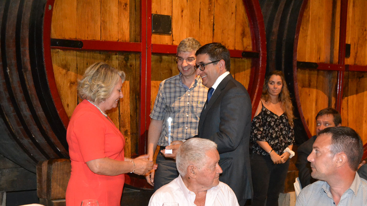 Maria Àngels Rial, galardonada por su trayectoria profesional - Notas ...